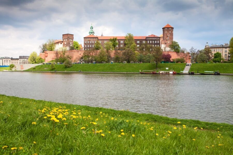 Krakow: Wawel Castle, Cathedral, Rynek Underground & Lunch - Discovering the Heart of Krakow