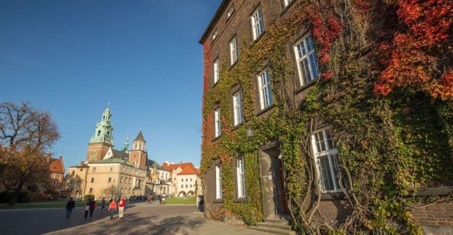 Krakow: Wawel Guided Tour with Lunch and River Cruise - Who is This Tour Best For?