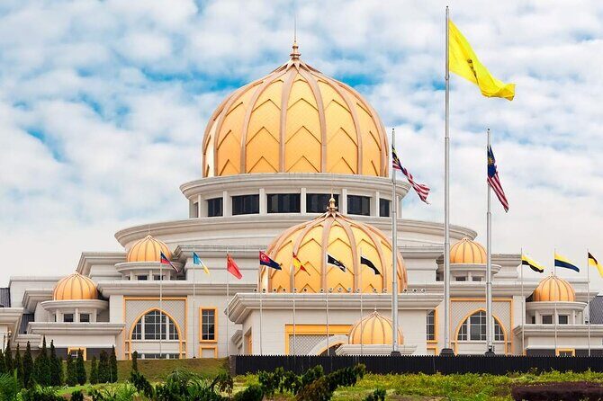 Kuala Lumpur City Tour & Country Tour (Shared Tour) - Batu Caves - An Iconic Hindu Landmark