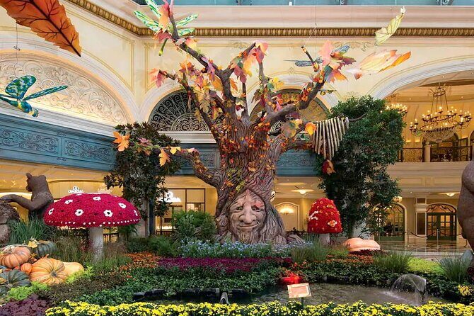 Las Vegas City Tour, Sightseeing with Stops at the Best Casinos - Transport and Group Size