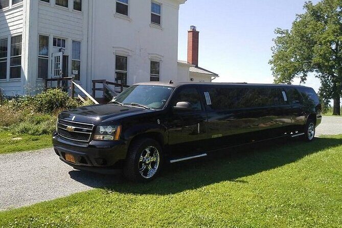 Las Vegas Strip at night like a Star with champagne by luxury limo - 3 or 5 hrs - The Sum Up