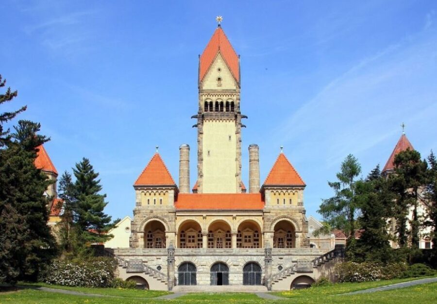 Leipzig: Guided Tour of the Southern Cemetery - Who Will Appreciate This Tour?