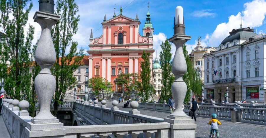 Ljubljana: UNESCO cultural heritage tour - What to Expect: An Informative and Relaxed Experience