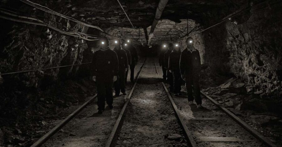 Longyearbyen: Historic Coal Mine Tour at Gruve 3 - Inside the Mine: Maps, Stories, and Equipment