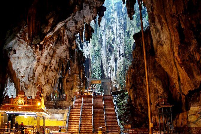 Malaysia Countryside and Batu Caves Tour from Kuala Lumpur - JADI BATEK Gallery: Colorful Batik and Local Crafts