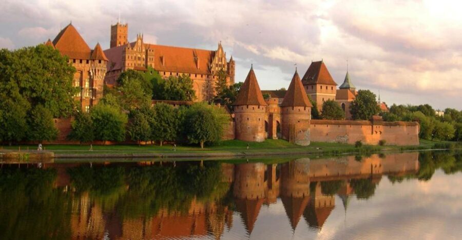 Malbork Castle Tour: 6-Hour Private Tour - Overview and Historical Context