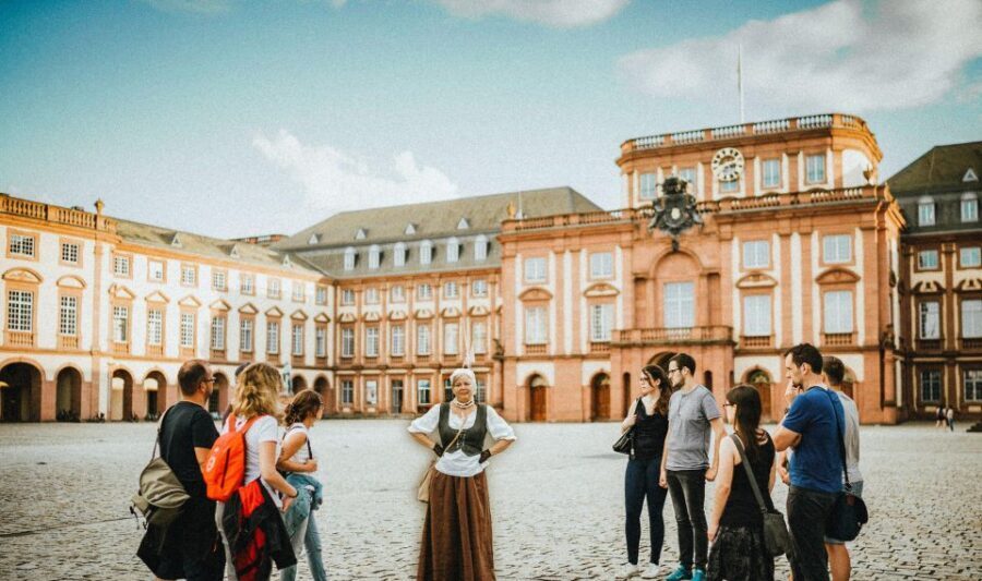 Mannheim, guided costume tour: Hangmen, Witches, Huguenots - A Closer Look at the Mannheim Costume Tour