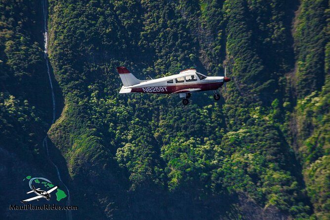Maui *PRIVATE* Air Tour: Aquamarine & Emerald Dream: (2-5 People) - Who Will Love This Tour?