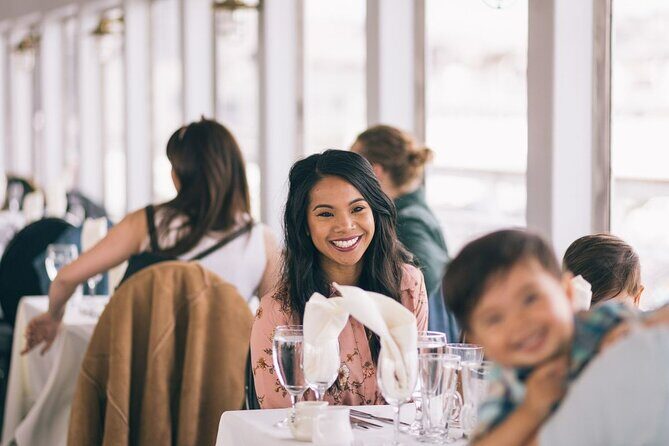 Mother's Day Premier Plus Afternoon Brunch on the Chicago River - What You’ll See and Experience