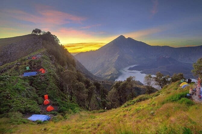Mount Rinjani 4 Days and 3 Nights Summit Lake and Hot Spring - A Deep Dive into the Rinjani Trek Experience