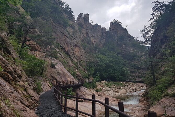 Mt. Seoraksan National Park Scenic Journey - Visiting Sinheungsa Temple