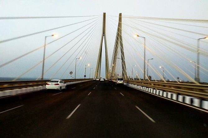 Mumbai City Tour in Public Transportation - Transportation and Guide Experience