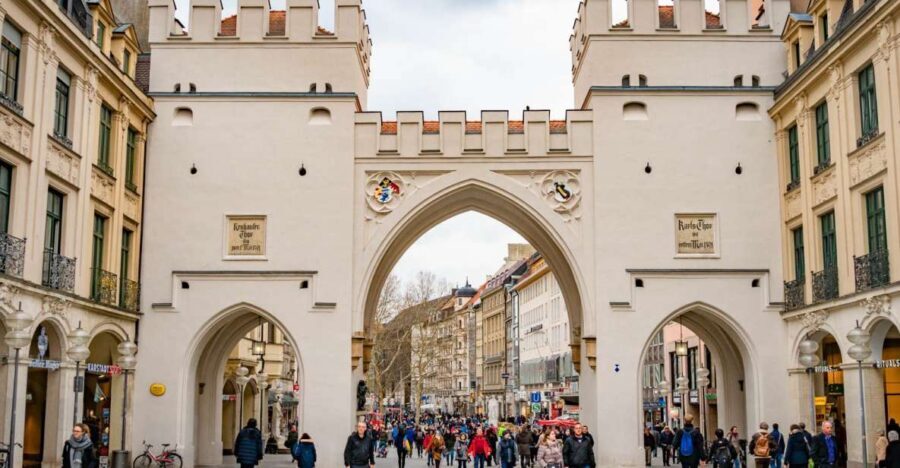 Munich: Old Town Walking Tour in Spanish - The Practical Side of the Tour