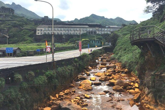 N101 Yehliu Jiufen is a day trip to Taipei (10h) - What Reviewers Say