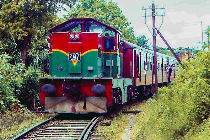 Nanu Oya to Kandy train ride on (Train No: 1016 "Udarata Menike") - FAQs