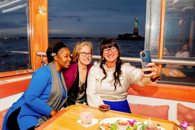 New York City Christmas Holiday Lights Sightseeing Cruise - Why Travelers Love This Cruise
