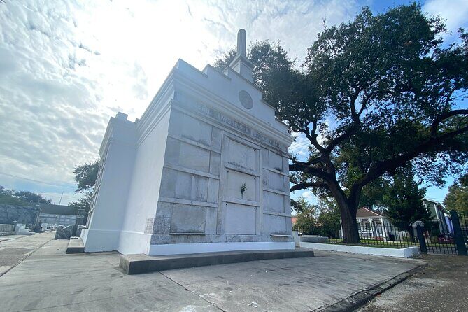 Night Cemetery Insiders Bus Tour- New Orleans - Final Thoughts – Is It Worth It?