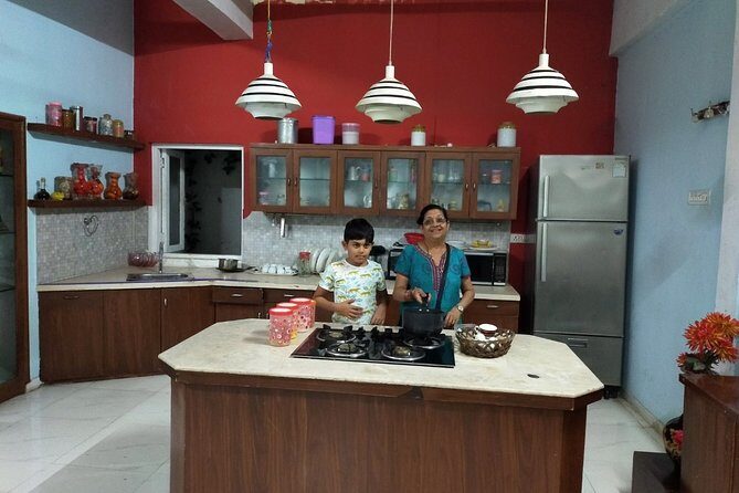 North Mumbai City with Bollywood Studio Tour in Private Vehicle - Transportation & Practicalities