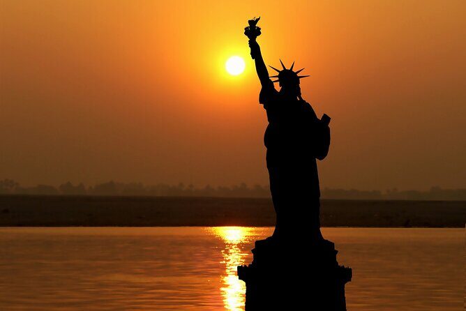 NYC: Harbor Skyline and NYC Lights and Statue of Liberty - Why It Works and Who Will Enjoy It