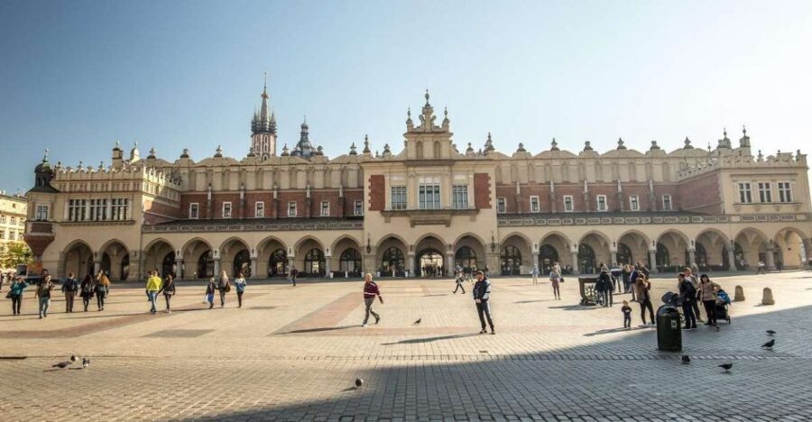 Old Town, St. Mary's Basilica and Rynek Underground Tour - What to Expect from the Experience