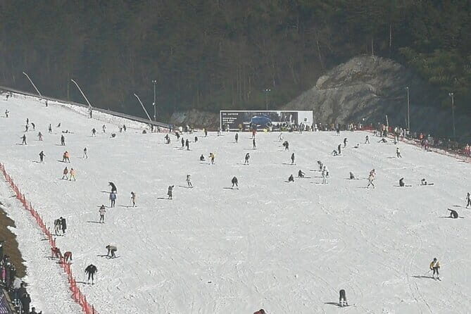 One-day Hangzhou Winter Skiing, Snowboarding and Hot Spring Trip - The Experience of the Day