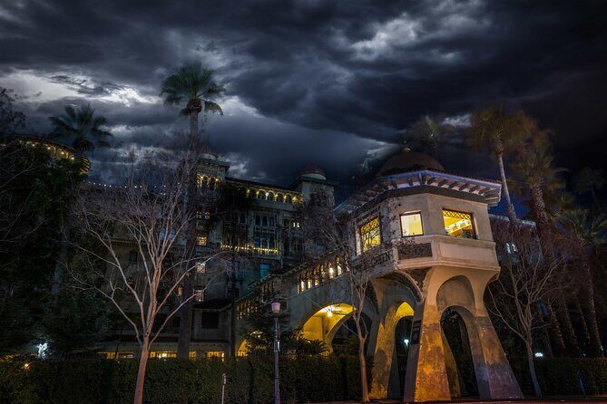 Pasadena Ghosts Haunted Walking Tour By US Ghost Adventures - Lucky Baldwins Pub