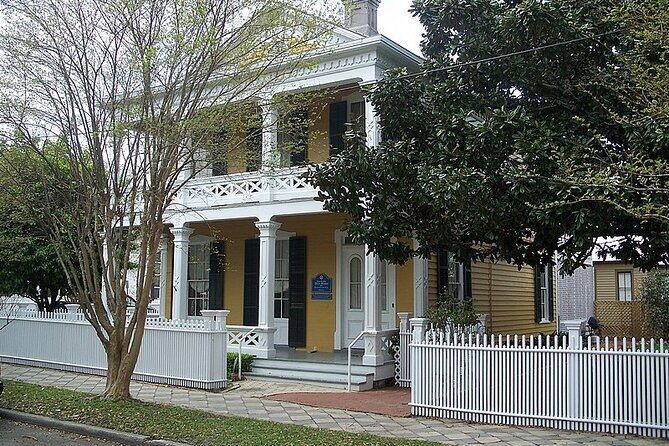 Pensacola Most Haunted Ghost Tour & Scavenger Hunt - Who Should Consider This Tour?