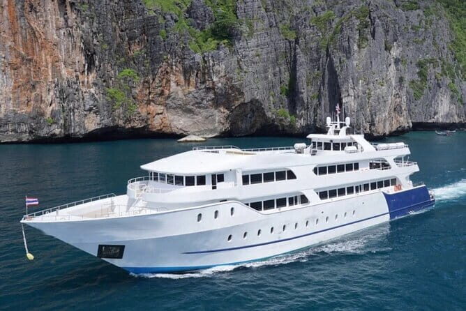 Phi Phi island trip with big boat from Phuket - The Itinerary in Detail: What to Expect