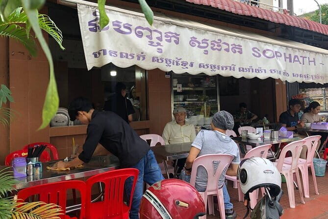 Phnom Penh Night Tuk Tuk Adventure and Local Food Tasting Tour - A Deeper Dive into the Tour Experience