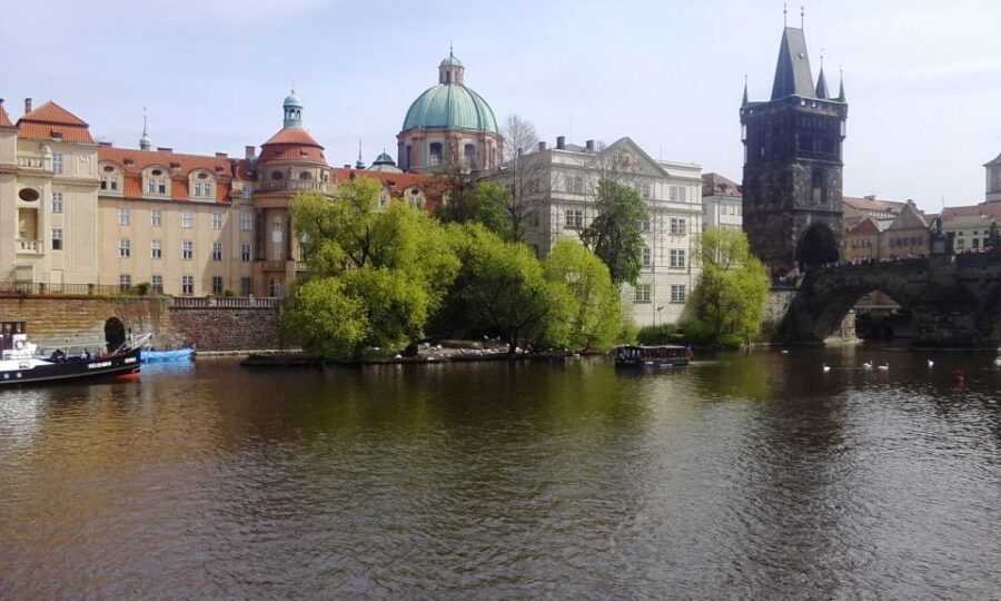Prague: 2-Hour Lunch Cruise on the Vltava River - Who Will Enjoy This Cruise?