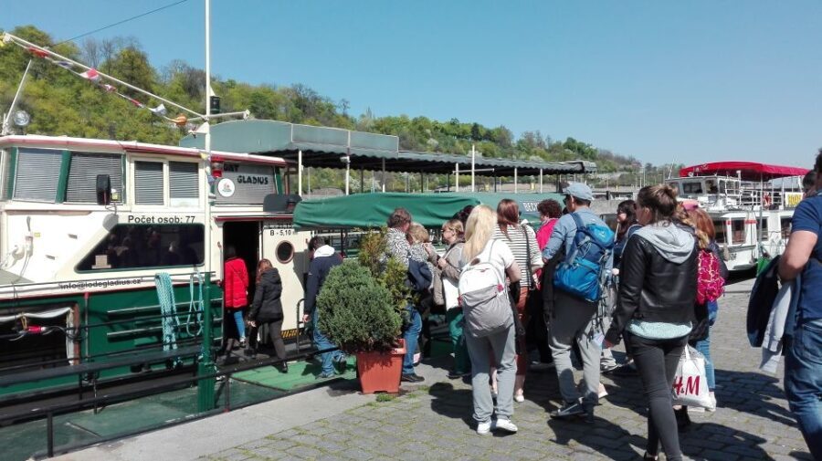 Prague: 3-hour Evening River Cruise with Dinner - Who Is This Cruise Best For?