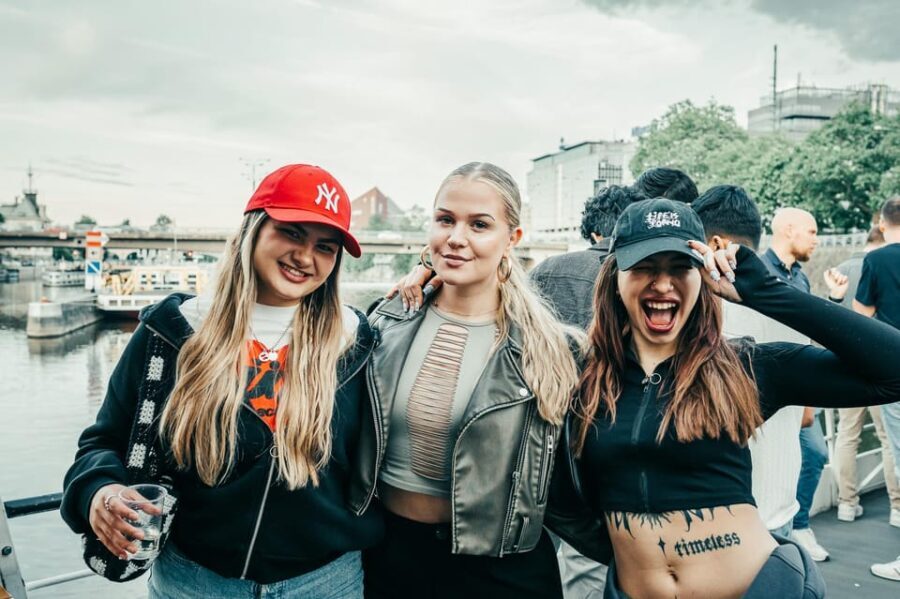 Prague: Booze Cruise with Open Bar and Duplex Entry - Practical Considerations for Travelers