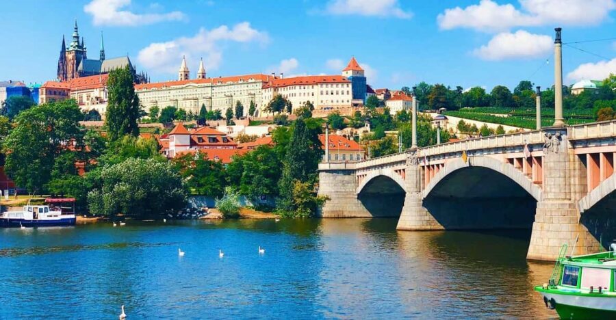 PRAGUE CASTLE: PRIVATE FAIRYTALE WALKING TOUR - Practical Tips for Enjoying the Tour