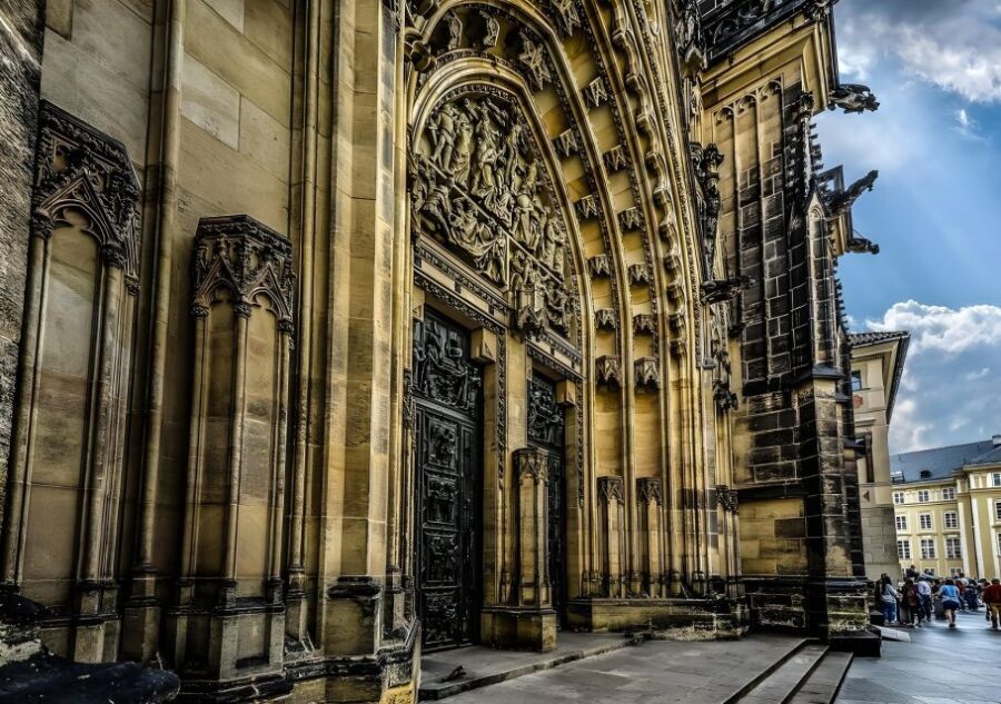 Prague Castle: Royal Palace, Cathedral, and Golden Lane Tour - A Closer Look at What to Expect