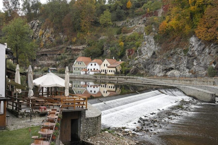 Prague: Cesky Krumlov Private Day Trip with a Local - Exploring Cesky Krumlov: What’s Included