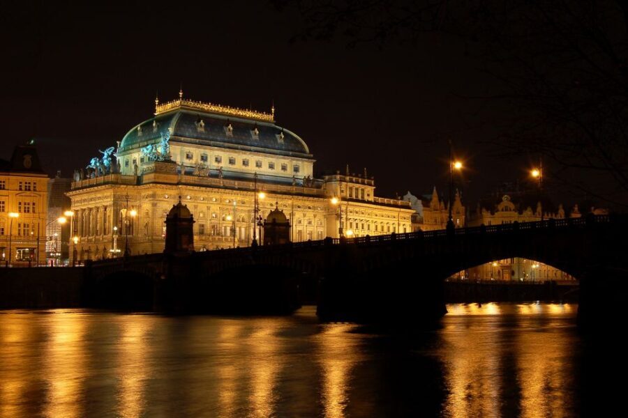 Prague: City Tour and Dinner Cruise with Hotel Pickup - Thorough Breakdown of the Itinerary