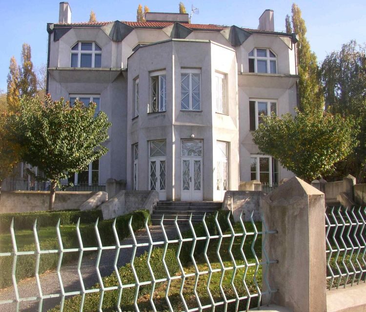 Prague: Private Prague Art Nouveau and Cubism Tour - Is It Worth the Price?