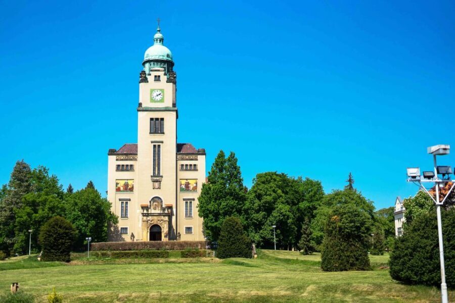 Prague: Psychiatric Hospital and Abandoned Cemetery Tour - Breaking Down the Itinerary