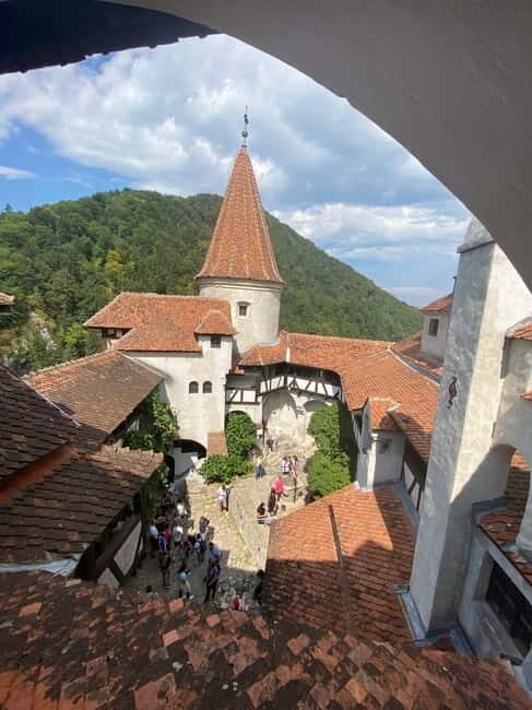 Private Day Tour from Bucharest to Dracula's Castle - Who Should Consider This Tour?