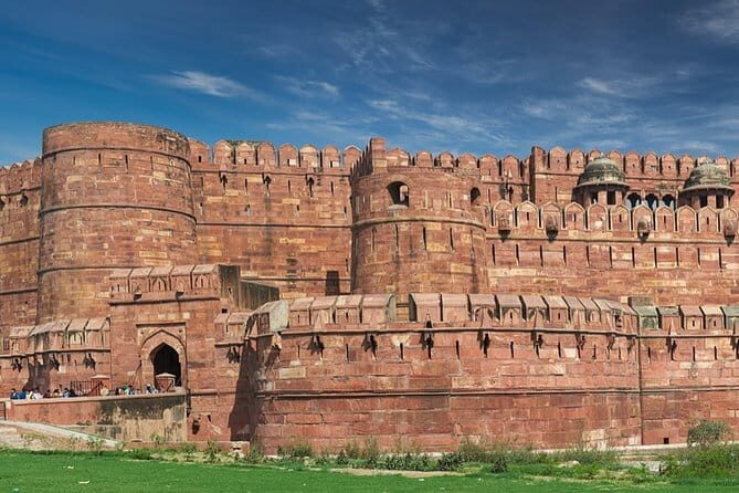 Private Day Tour of Taj Mahal with Heritage Walk and Rickshaw Ride - Visiting Agra Fort: A Mughal Marvel