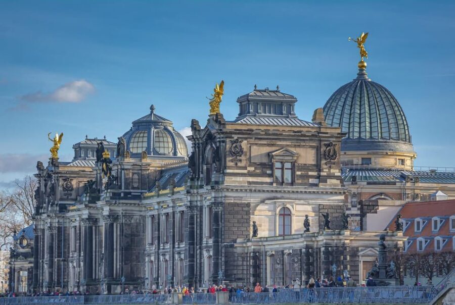 Private day trip: Prague to Dresden & Litomerice, in English - FAQ
