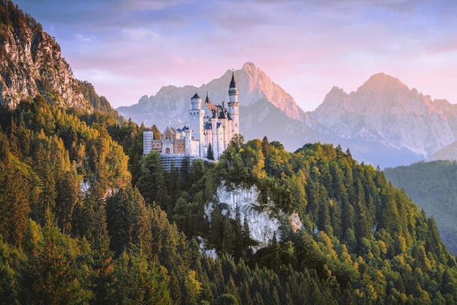 Private driver: Munich to Neuschwanstein & Landsberg am Lech - The highlights of Neuschwanstein: a fairytale fortress