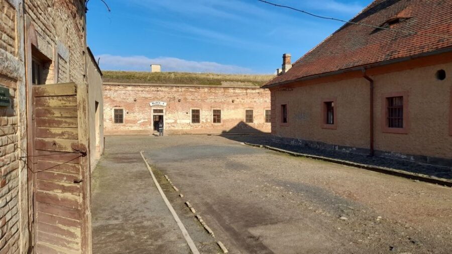 Private Half-Day Tour To Terezin Concentration Camp - Exploring the Small Fortress: A Prison of Oppression