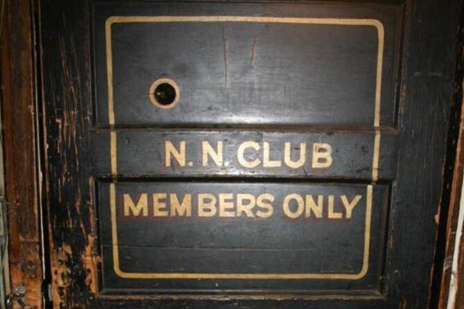 Private Speakeasy Pub Crawl in Chicago with Local Historian - The Role of the Private Guide & Transportation