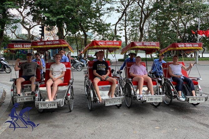 Private tour - Hanoi Old Quarter Cyclo Tour & Water Puppet Show - Visiting the Ma May Ancient House