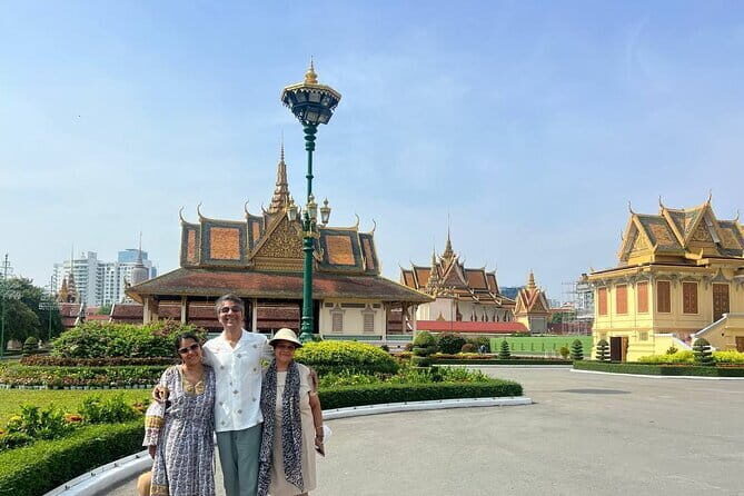 Private Tour: Phnom Penh City Tour with Mekong River Boat Trip - Analyzing the Value