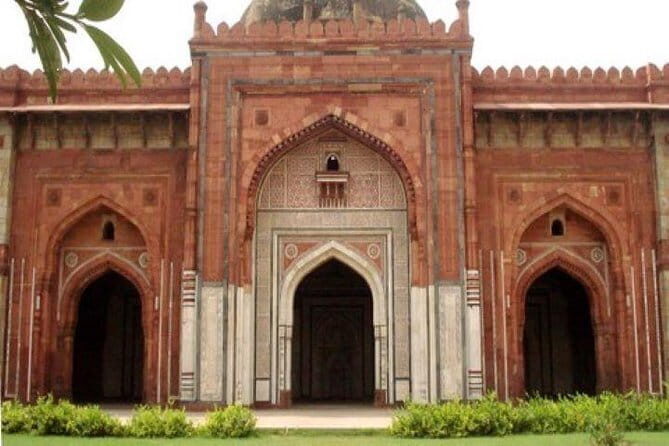 Private Tour: 'Purana Qila Sound and Light show with Dinner and Transfers - Who Should Consider This Experience?