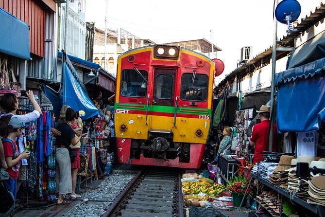 Private tour : Railway & Floating Market and the Bridge over river Kwae - Authenticity and Value