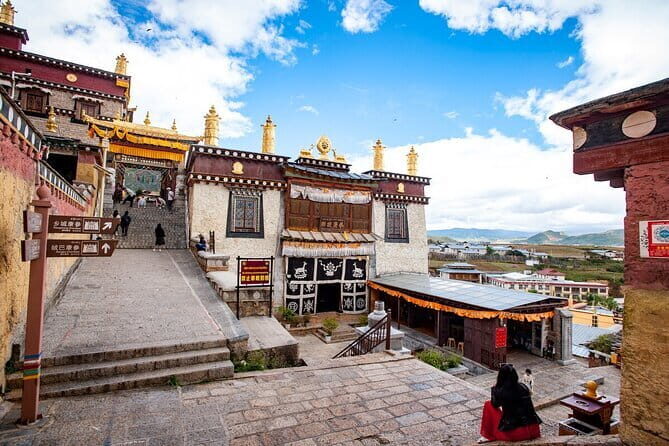 Private tour Songzanlin Monastry & Tibetan lunch from Zhongdian - Practical Details and Value Analysis