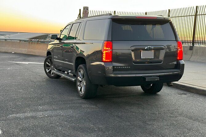 Private Transfer from Providence Airport (PVD) to Newport Port - Group Size and Vehicle Options